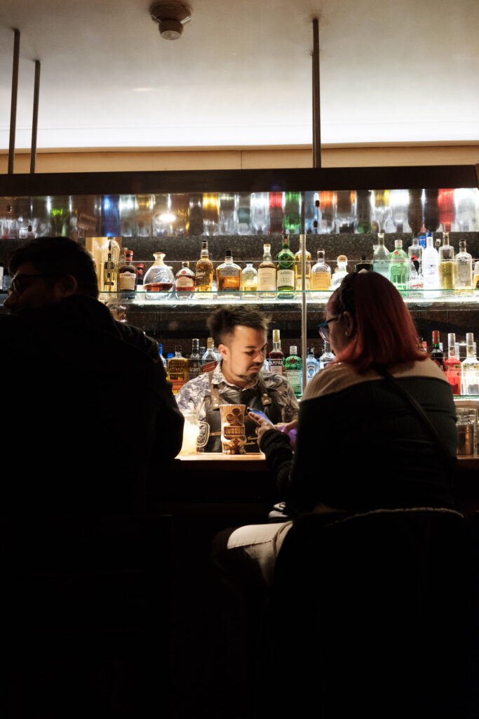 HIDDEN: EL BAR ESCONDIDO EN EL CORAZÓN DE SANTIAGO - Como Me Gusta